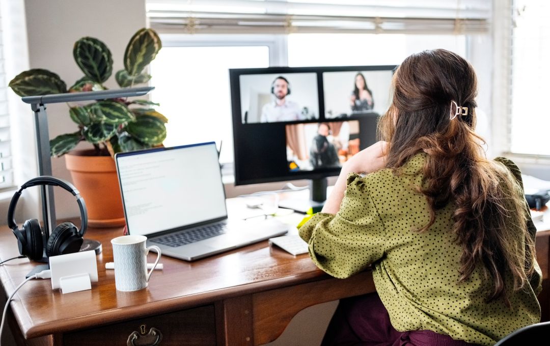 Can’t Find a Job After Graduation? Blame WFH, Not AI